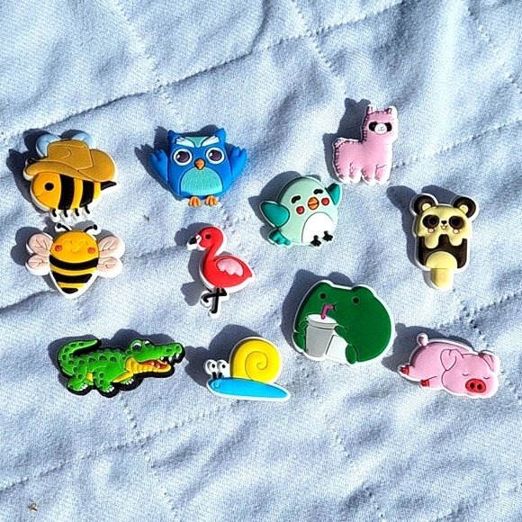 CROCS | Accessories | 1 Animal Crocs Jibbitz Charms Owl Bee Alligator ...
